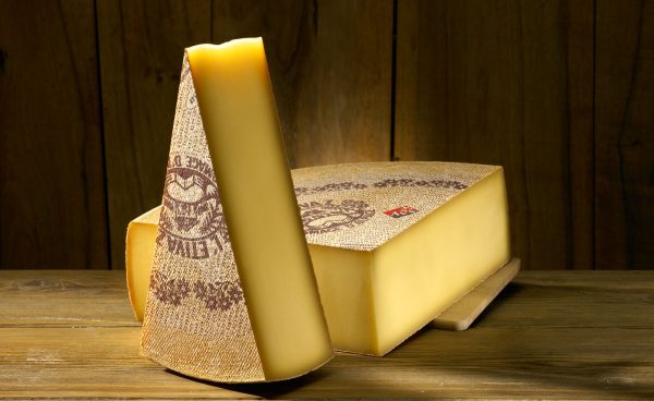 Food Guide: 7 Types of Swiss Cheese To Try In Switzerland - Travel and ...